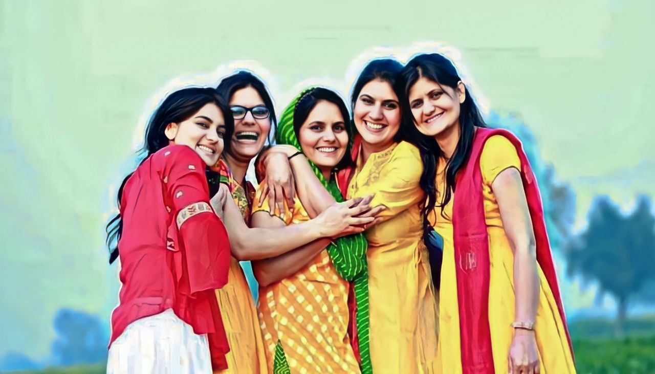 Sisters Success Story : 5 बेटियां पैदा होने पर इस किसान को लोग मारते थे ...