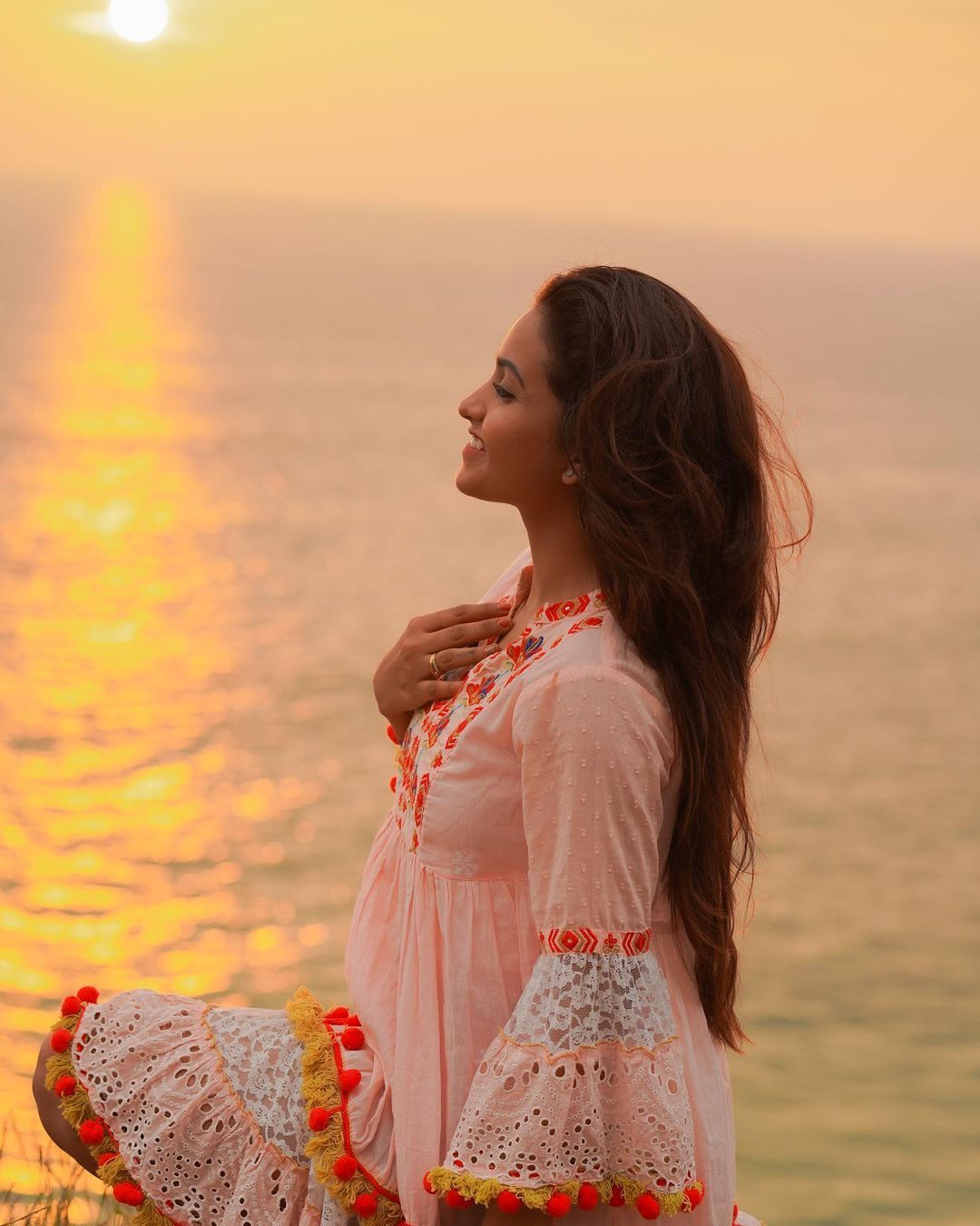 క్యూట్ అందాలతో కాక పుట్టిస్తున్న బుల్లితెర బ్యూటీ దీపికా పిల్లి.. | Anchor Deepika Pilli ...