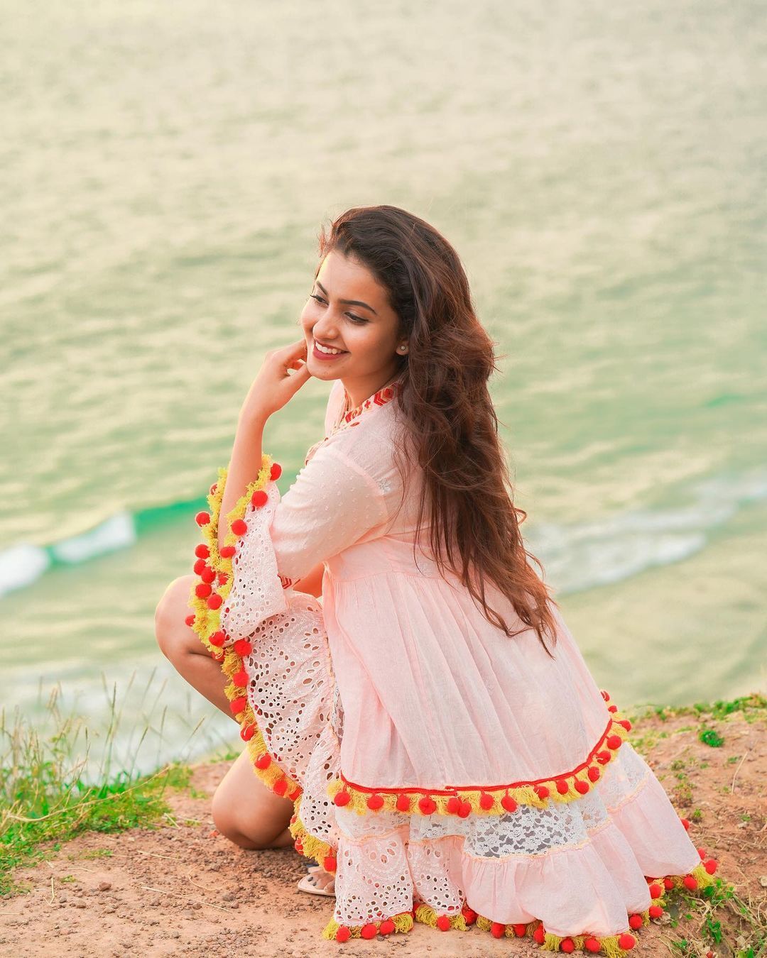 క్యూట్ అందాలతో కాక పుట్టిస్తున్న బుల్లితెర బ్యూటీ దీపికా పిల్లి ...