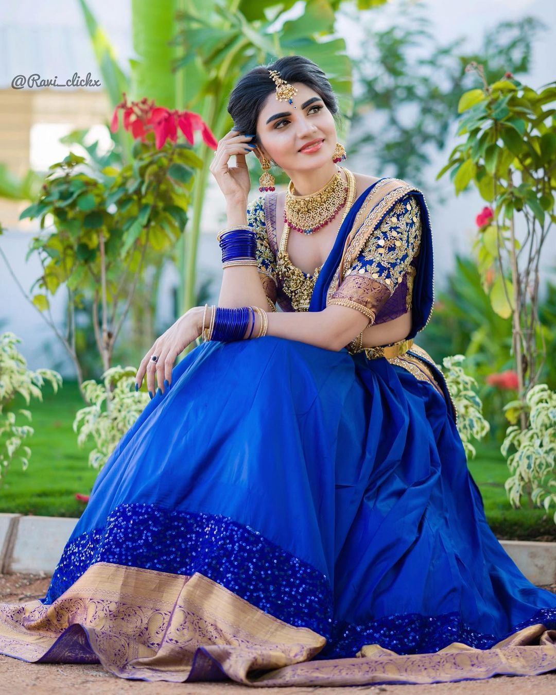 ఒంపు సొంపులతో ఊరిస్తున్న బుల్లితెర బ్యూటీ వర్ష.. | Jabardasth Actress ...