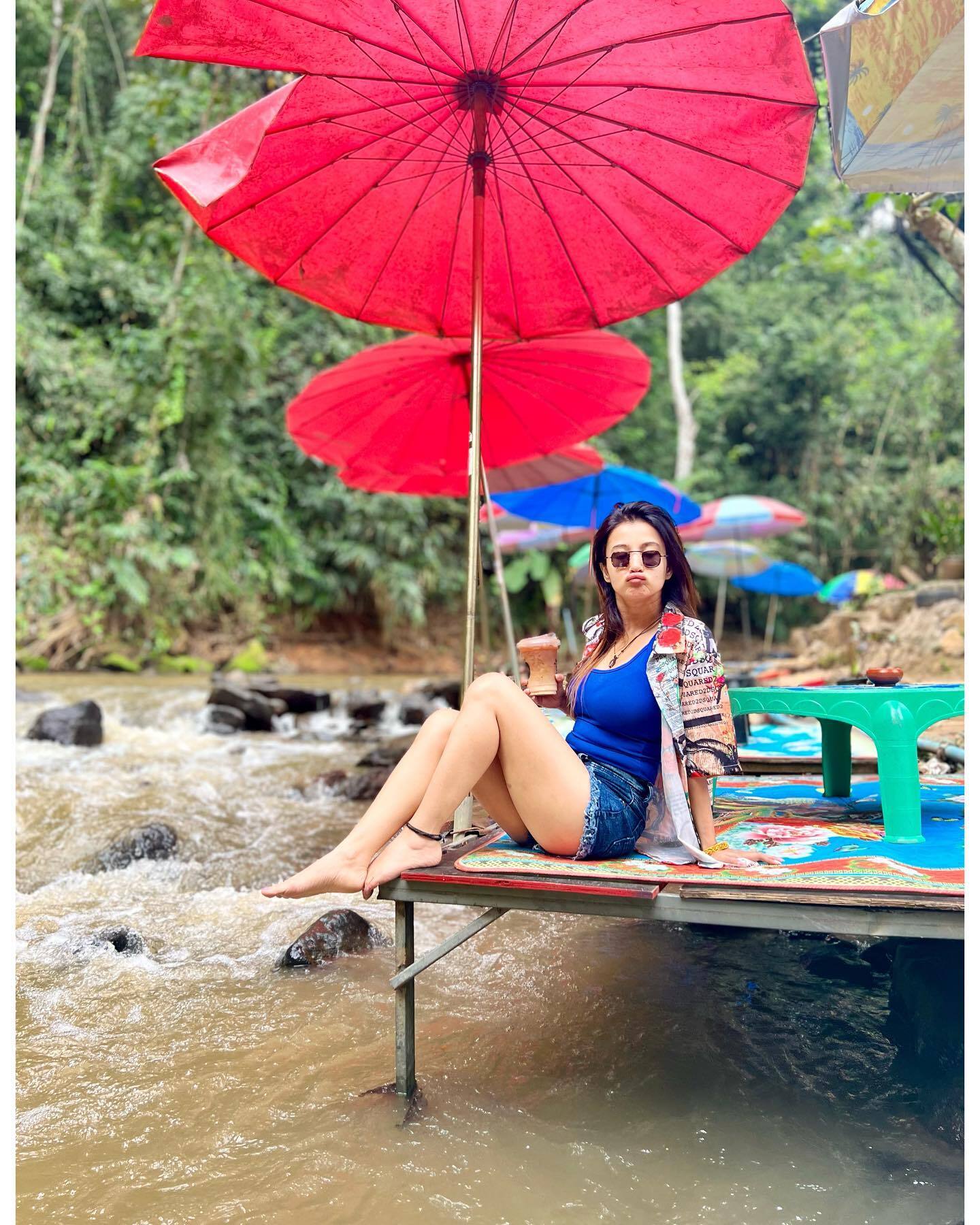 ক্যাজুয়াল লুকেও মোহময়ী লাগছে মনামীকে, দেখুন ছবি | Latest photoshoot ...