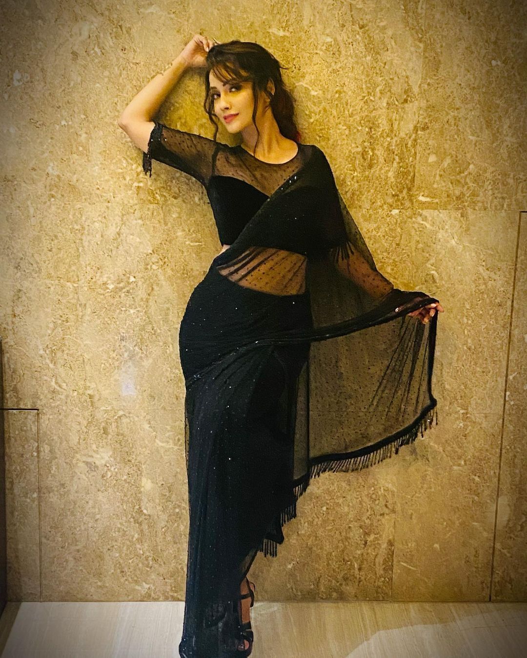 બ્લેક શિમરી આઉટફિટમાં અદા ખાને ફ્લૉન્ટ કર્યું કર્વી ફિગર | Adaa Khan ...