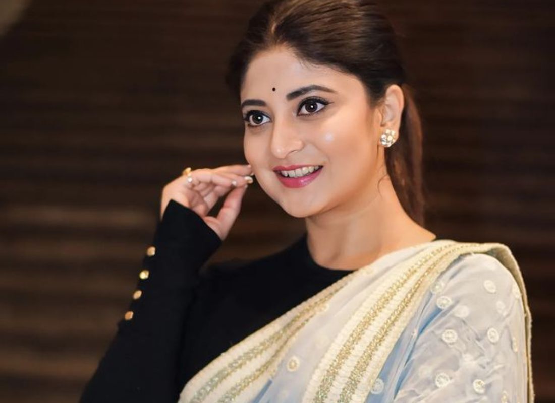 কালো পোশাকে আরও গ্ল্যামারাস হয়ে উঠেছেন সন্দীপ্তা, দেখুন ছবি | Latest ...