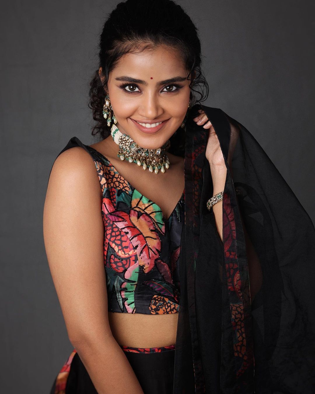 Actress Anupama Parameswaran New Stunning Look In Black Lehenga Is ...