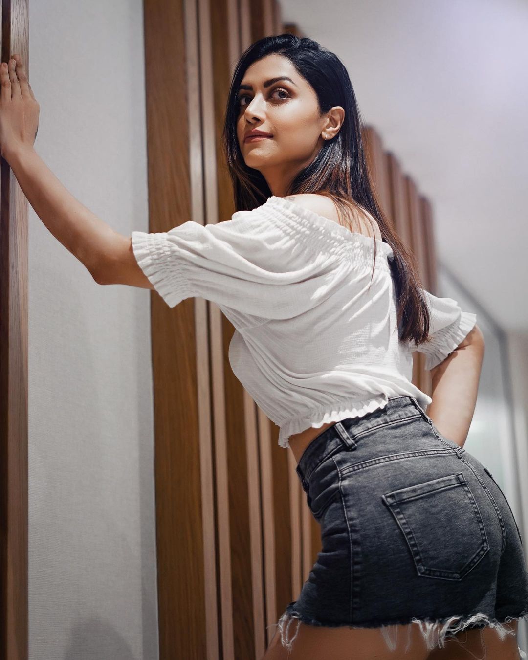 Actress Mamta Mohandas New Bold And Stylish Workout Photos Trending On ...