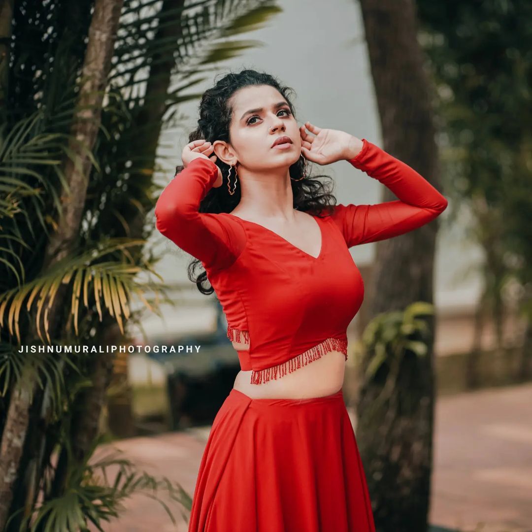 Actress Meenakshi Raveendran New Stylish And Bold Look In White Dress ...