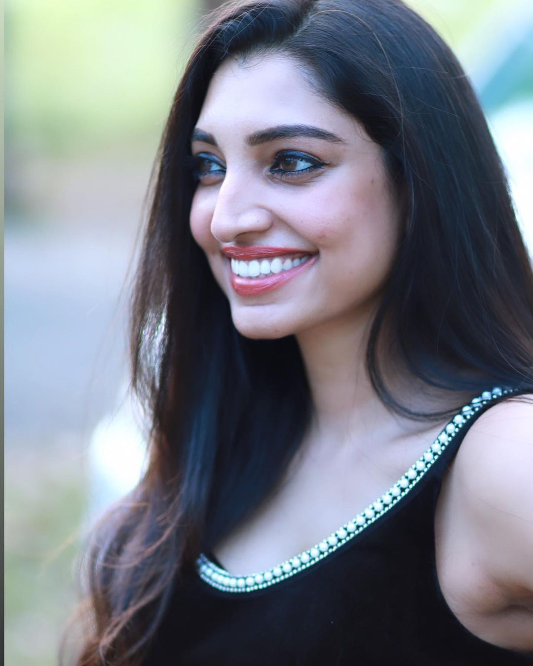 Actress-Model Rithu Manthra's Stunning Look in Black Outfit Goes Viral ...