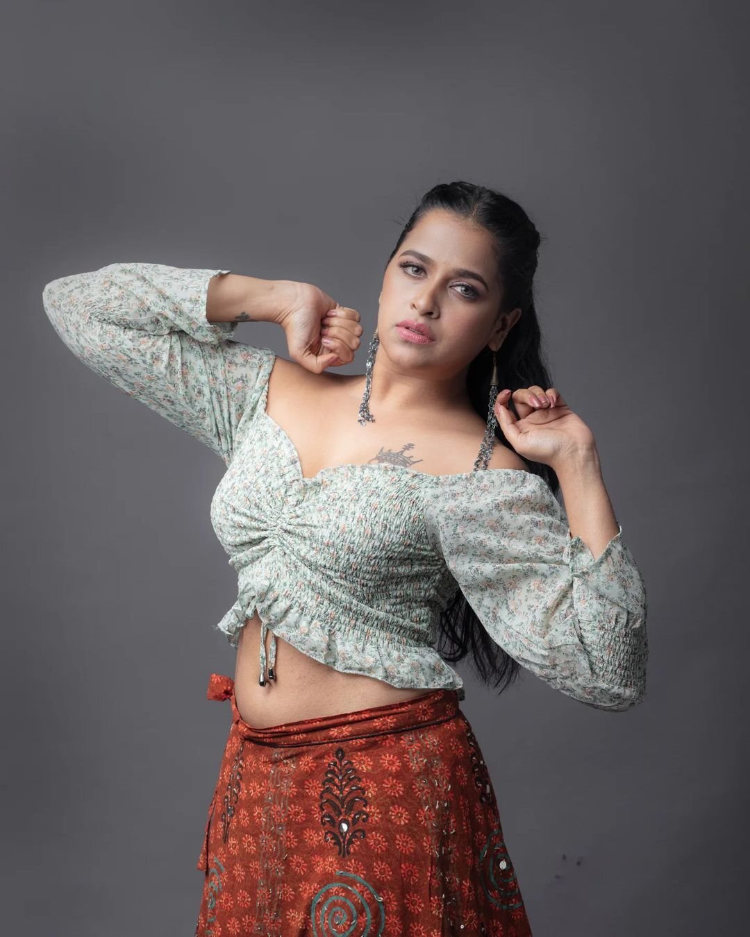 Actress Sadhika Venugopal's Stylish Photoshoot Made Wow Among Fans ...