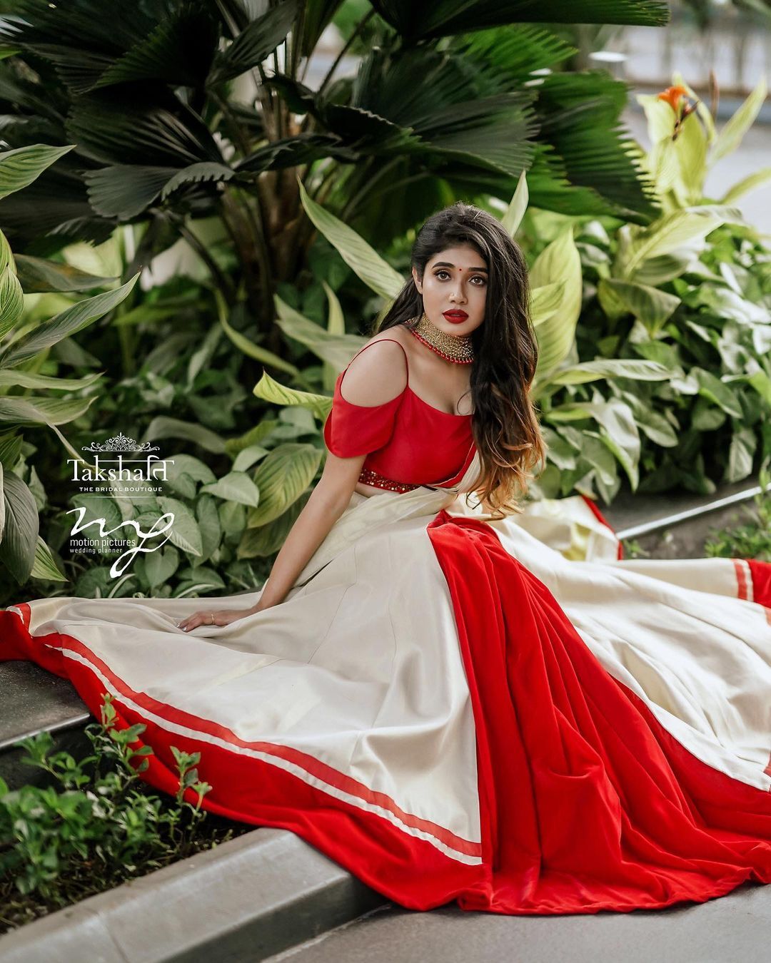 Bigg Boss Malayalam Fame Alasandra Johnson's Stunning Makeover in Saree ...