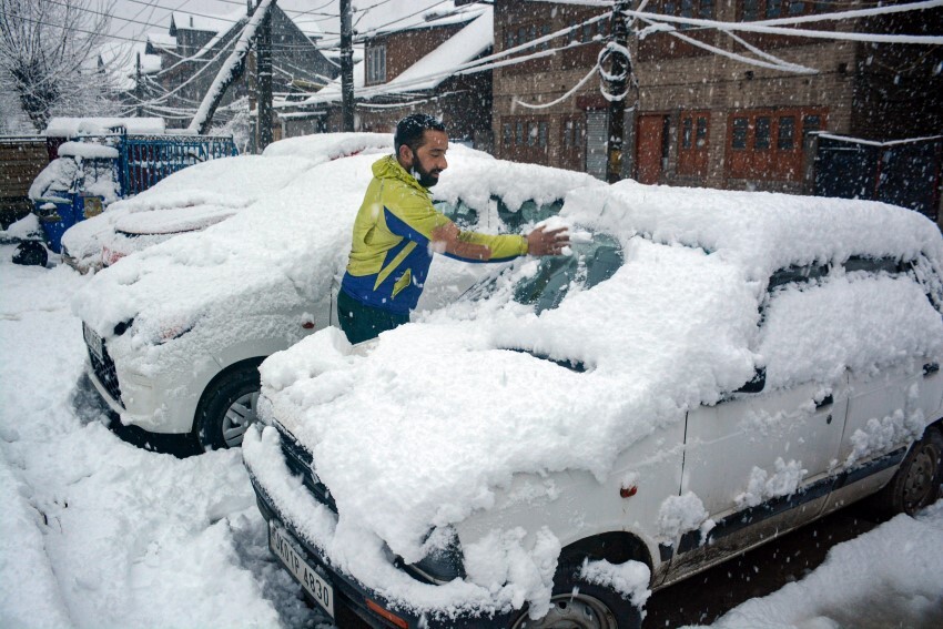 Fresh Snowfall In Srinagar In India 2023; See Photos Photos: HD Images ...