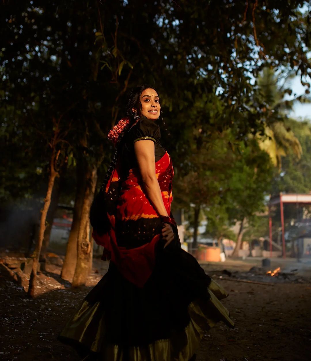 Kooman Movie Actress Hannah Reji Koshy New Stylish Sunkissed Saree Look ...