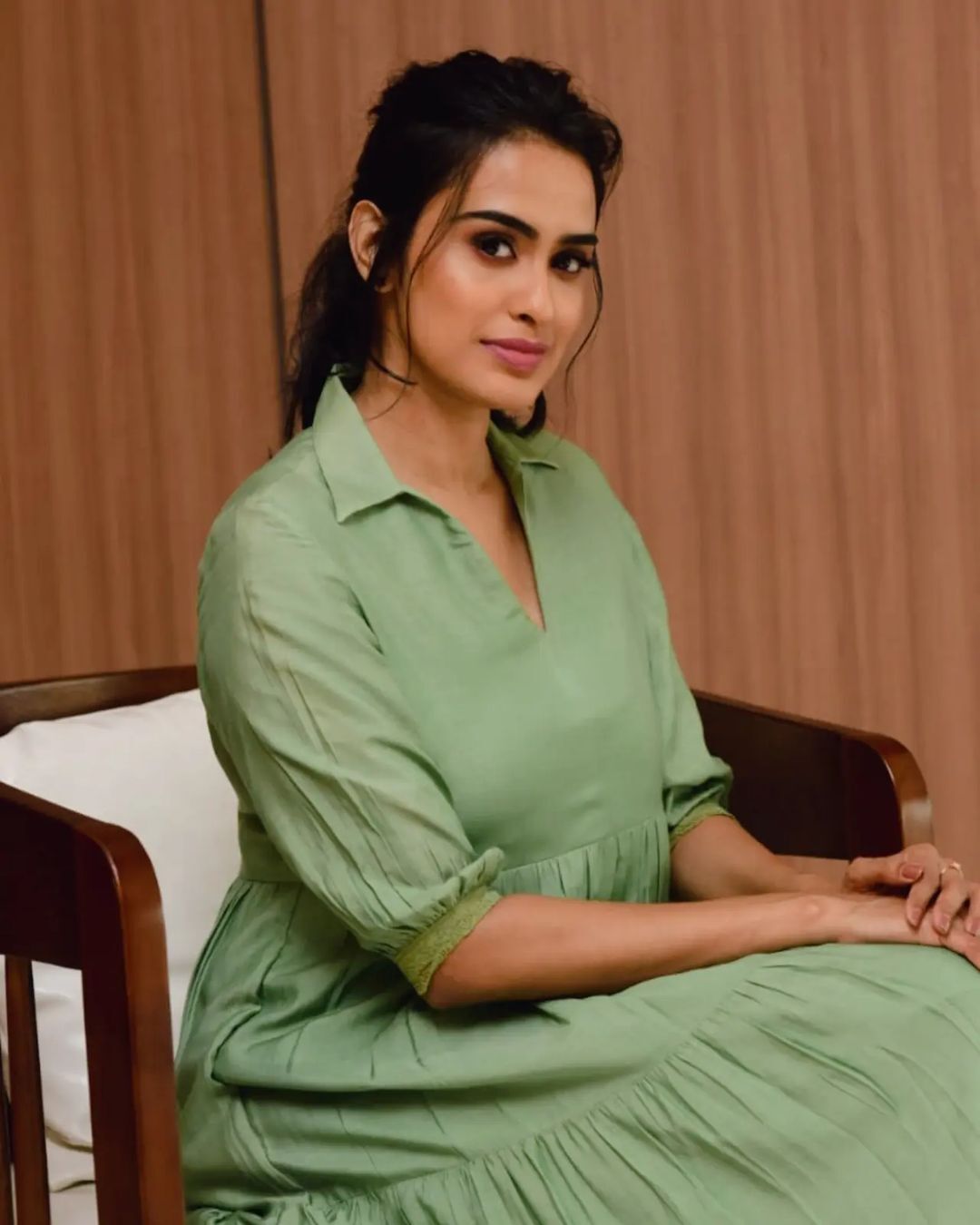 Kooman Movie Actress Hannah Reji Koshy New Stylish Sunkissed Saree Look ...