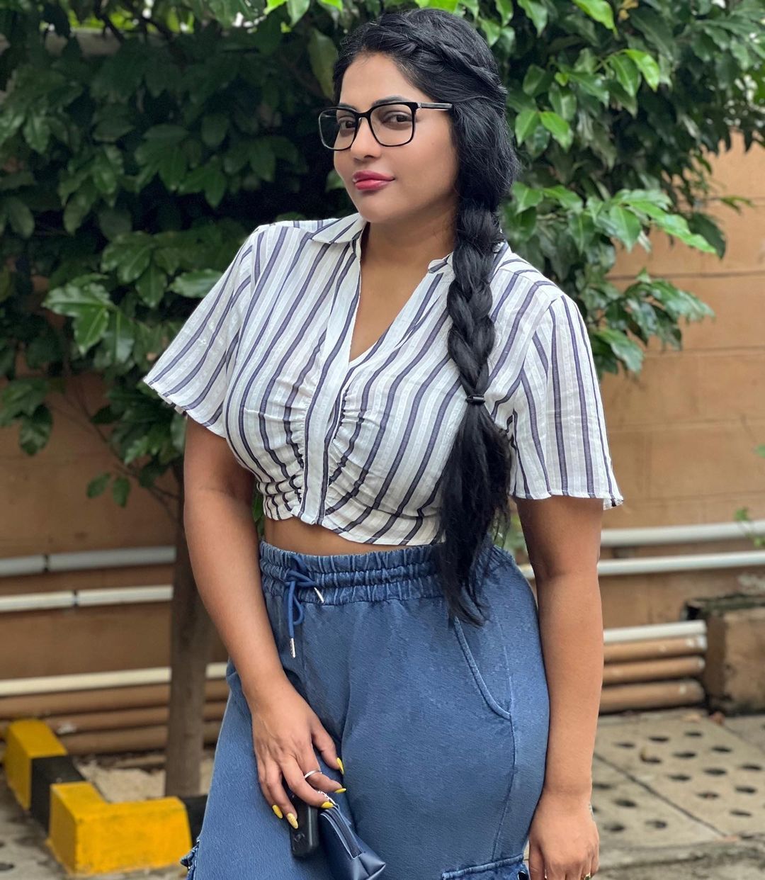 PHOTOS : தலை நிறைய மல்லிகை பூ.. சேலையில் சுண்டியிழுக்கும் ...