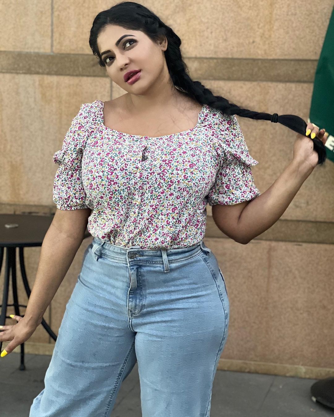 PHOTOS : தலை நிறைய மல்லிகை பூ.. சேலையில் சுண்டியிழுக்கும் ...