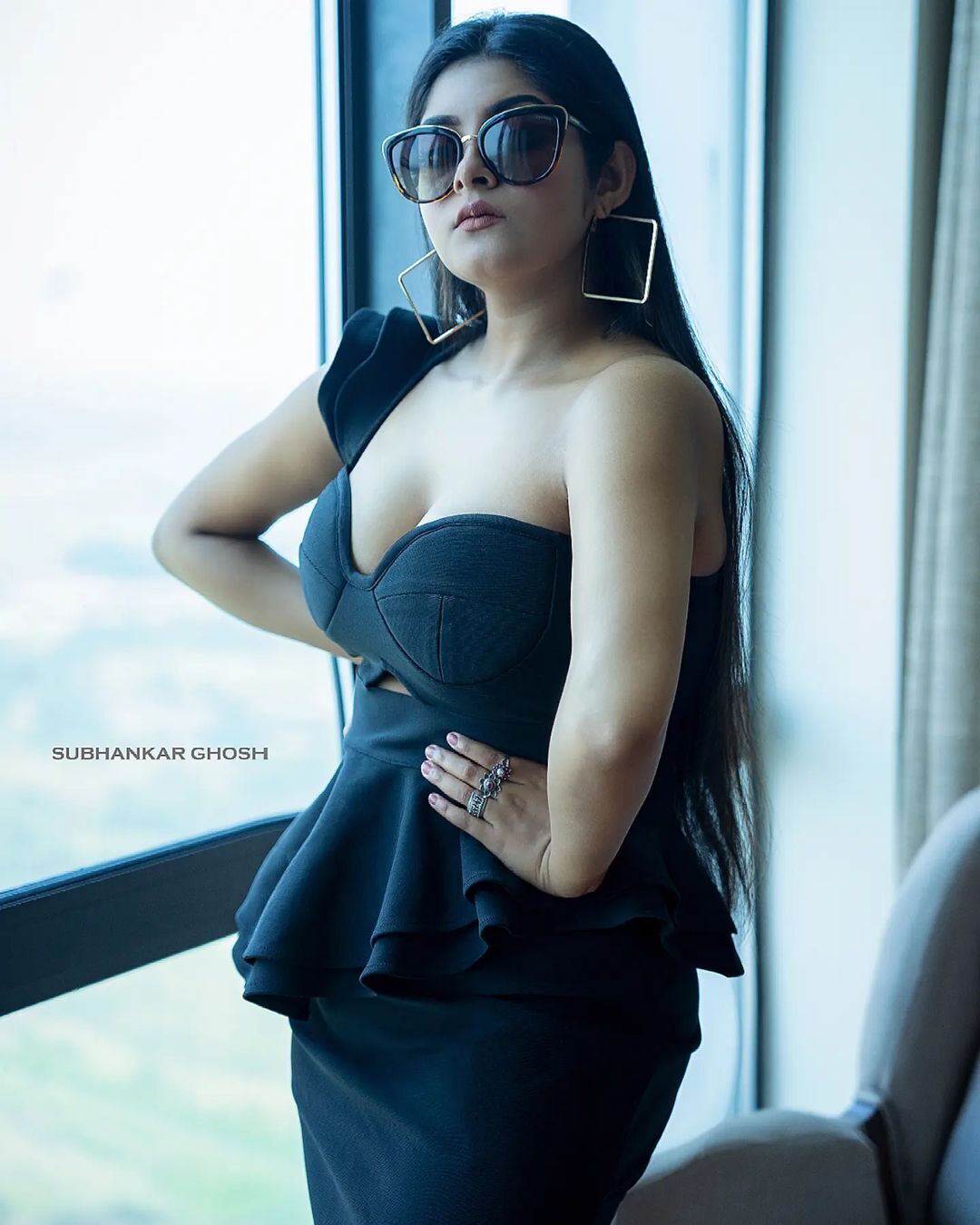 PHOTOS : பிகினியில் இப்படியும் போஸ் கொடுக்கலாமா? மாடல் சந்திரிகா தேசாயின் கலக்கல் போட்டோஸ் ...