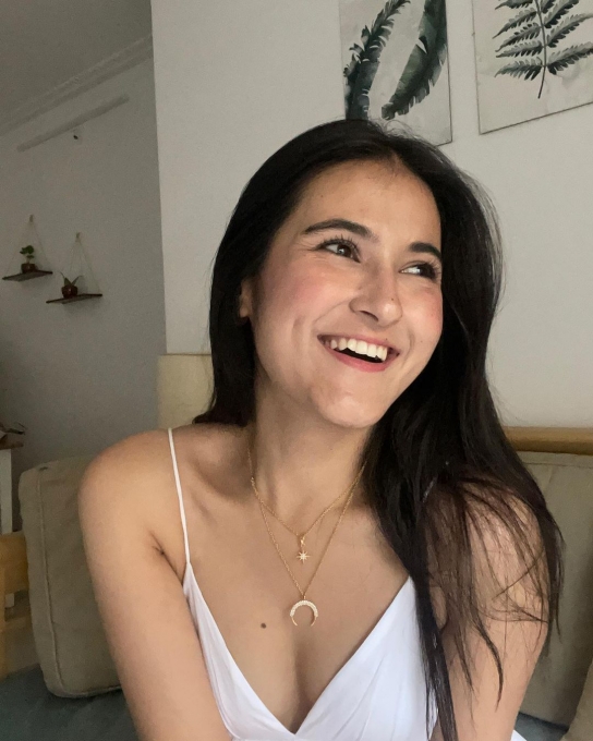 photos : வாவ்.. க்யூட்டான போஸில் ரசிகர்களை ஈர்க்கும் பினிதா புத்ததோகி.. கலக்கலான லேட்டஸ்ட் ...