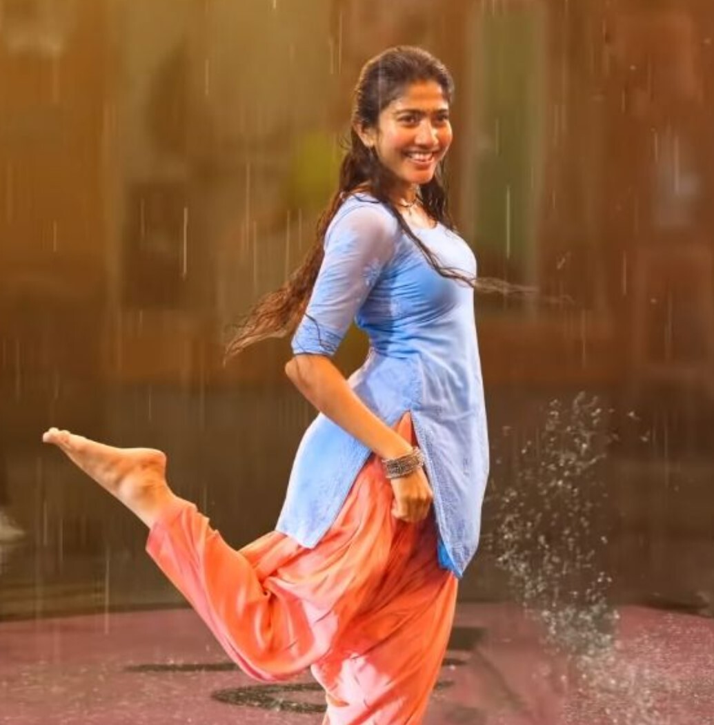 PHOTOS : பொட்டு வைத்த ஒரு வட்ட நிலா..! சேலையில் அசத்தும் சாய் ...