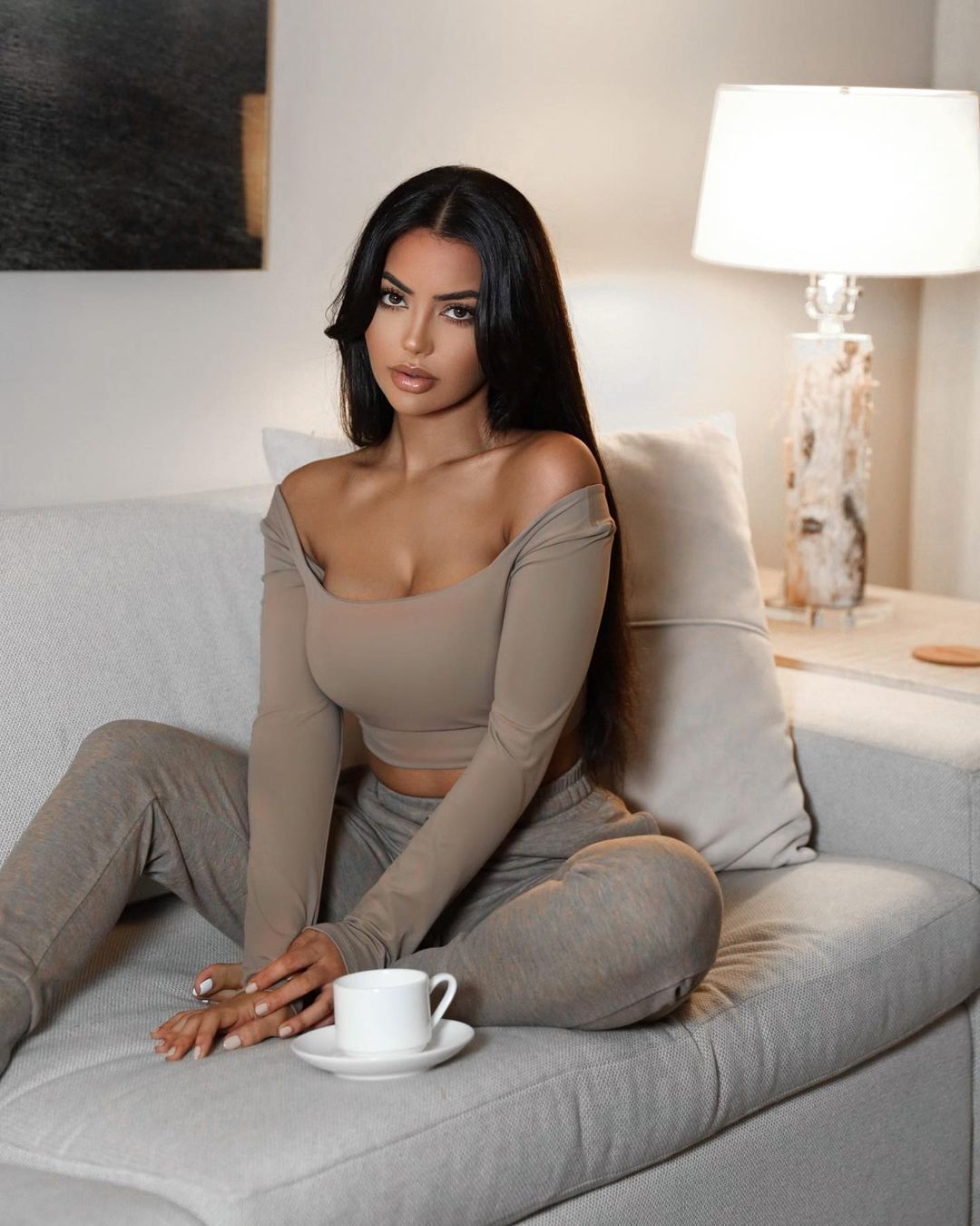 PHOTOS : ஏங்கவைக்கும் அழகு.. மாடல் அனீகாவின் கலக்கல் போட்டோஸ்..! | model Aneeqa Farid glamour ...