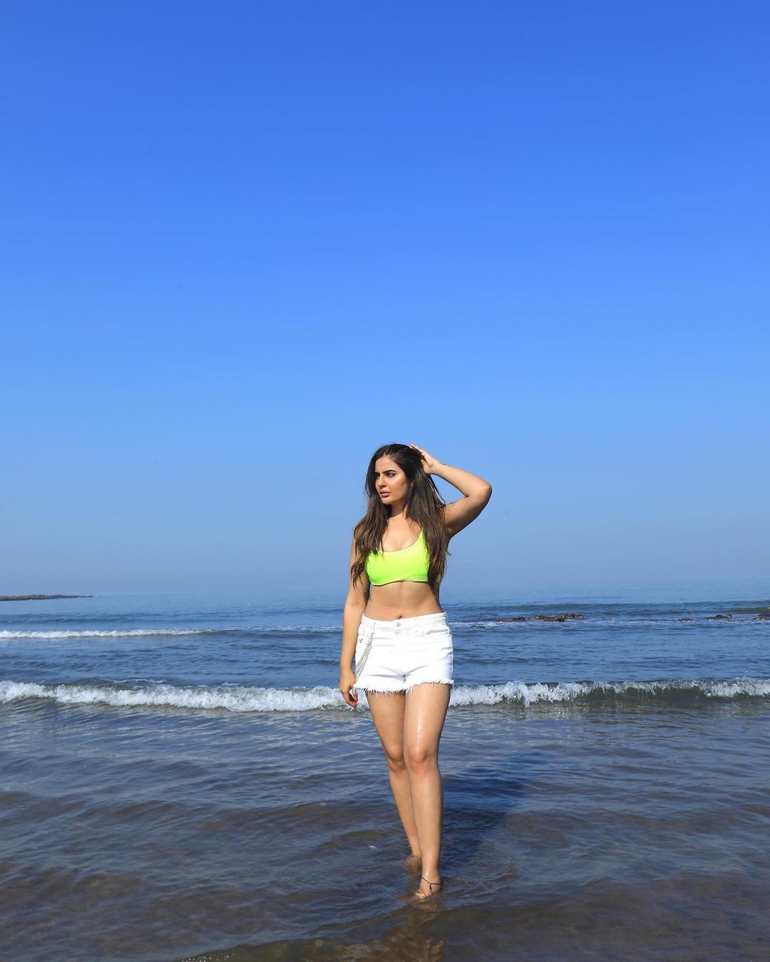 photos : தங்க தாமரை மகளே!.. ஜொலி ஜொலிக்கும் தீப்தி சாத்வானி.. ஏங்கவைக்கும் ரீசண்ட் ஸ்டில்ஸ் ...