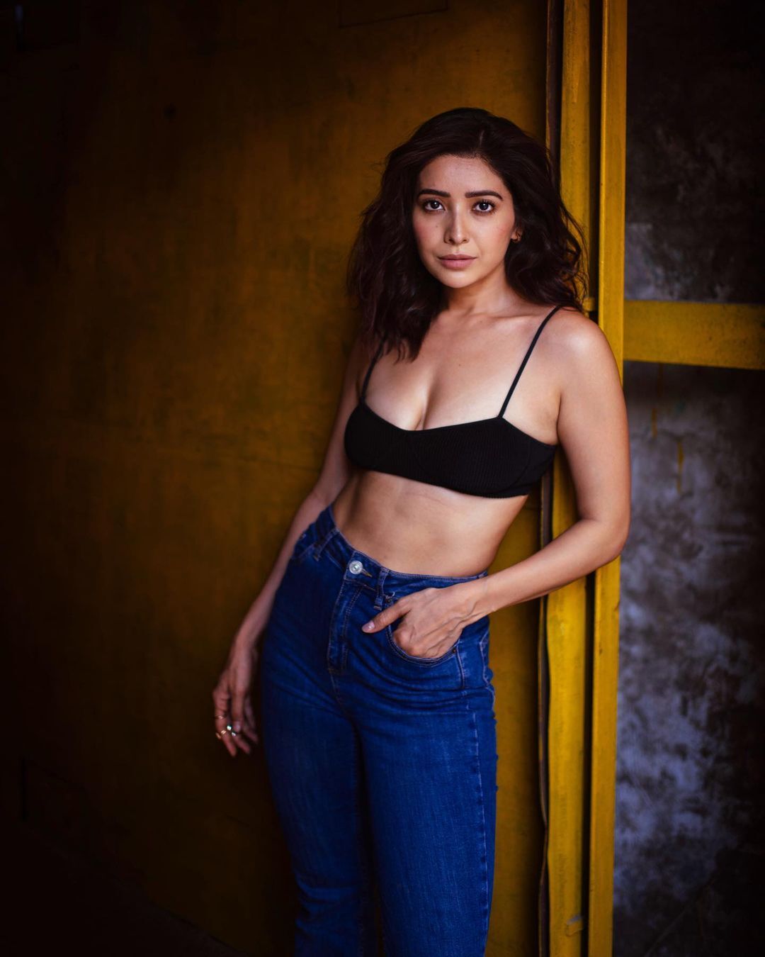 Photos: ब्रा पहनकर आशा नेगी ने तोड़ी बोल्डनेस की हदें, फैंस बोले- 'संस्कार मिट्टी में मिला दिए ...