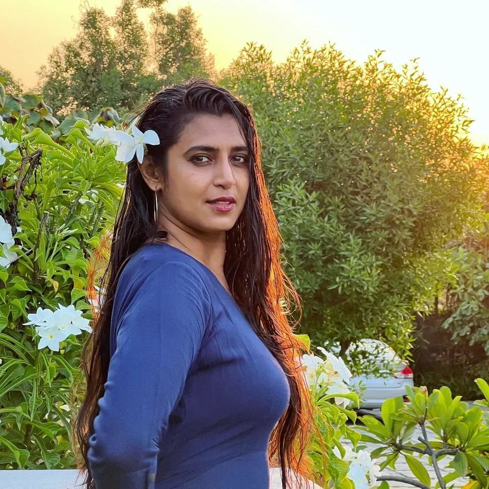 PHOTOS : கோவிலில் சிலையாய்.. பட்டு சேலையில் சொக்கவைக்கும் கஸ்தூரி ...