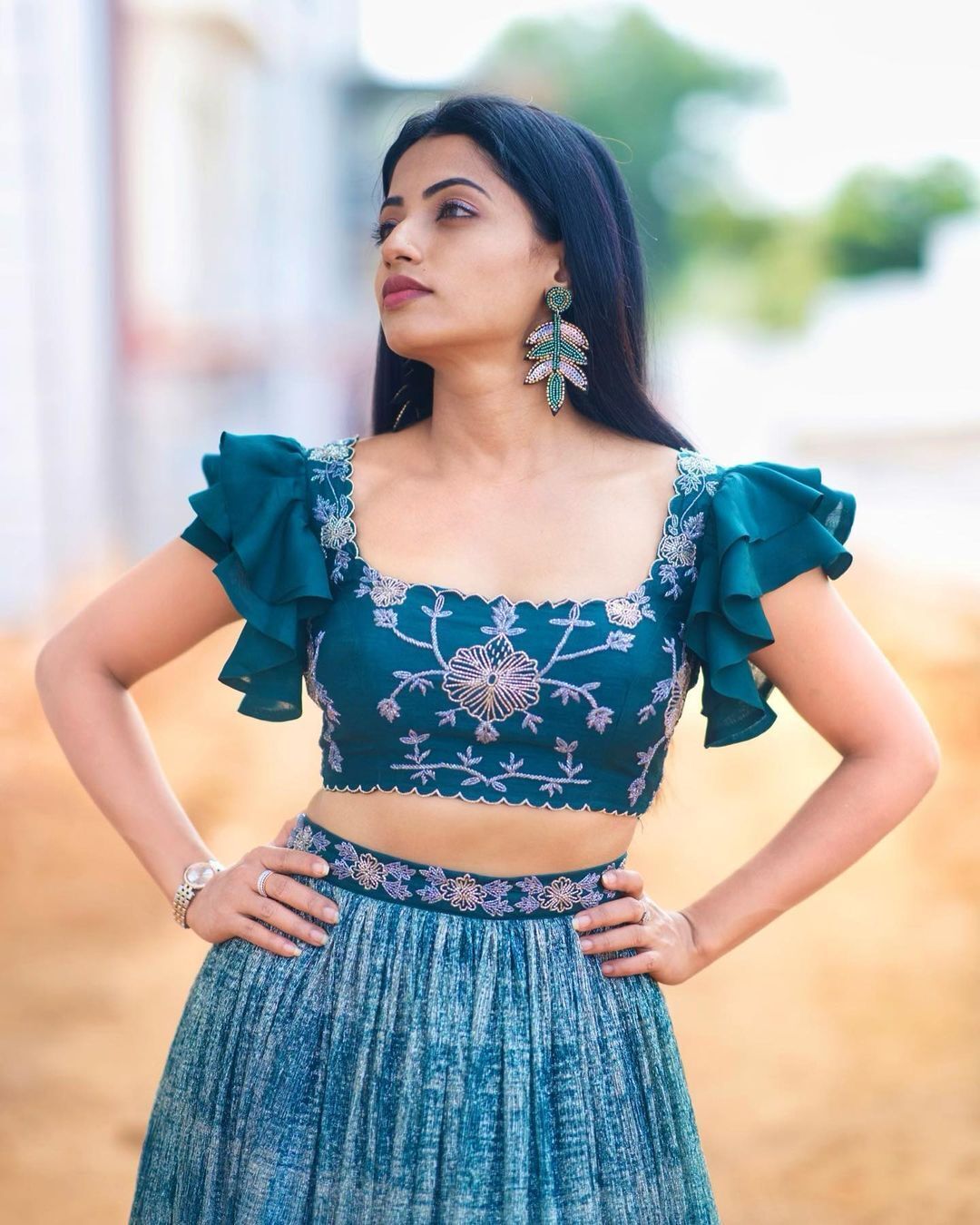 PHOTOS : டாப் ஆங்கிளில் டக்கர் போஸ்.. சீரியல் நடிகை நவ்யாவின் நைஸ் ...