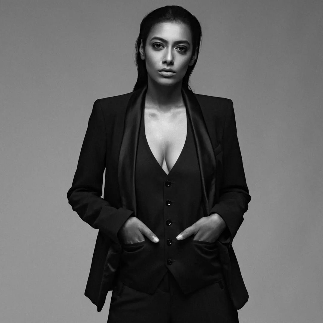 photos: முத்தத்தால் ரசிகர்கள் மனதை அள்ளிய இஷித் யாமினி.. க்யூட்டான நச் போட்டோஸ் இதோ! | actress ...