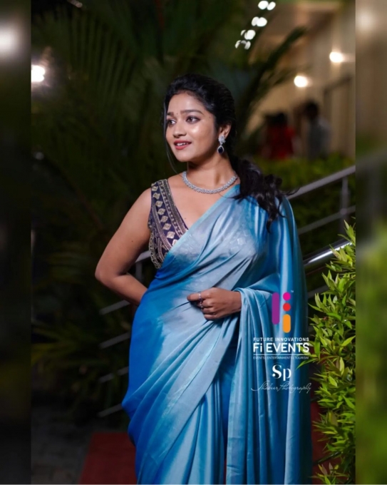 photos : புடவையில் சொக்கவைக்கும் அழகு.. நடிகை லாவண்யாவின் ஸ்டன்னிங் ...
