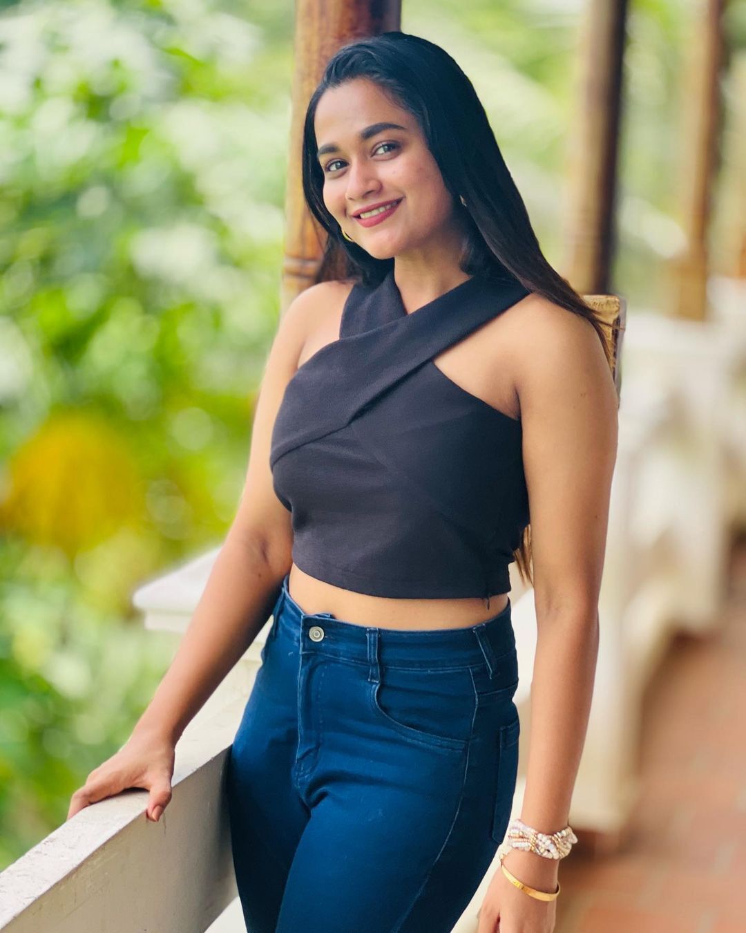 PHOTOS : தென்ன மரத் தோப்புக்குள்ளே குயிலே.. சீரியல் நடிகை காவியா ...