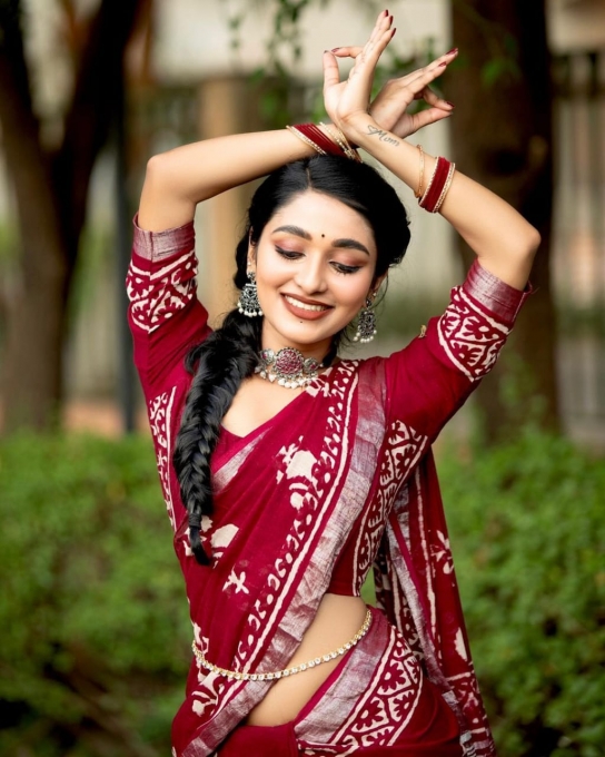 photos : செதுக்கிய சிலை தோற்றுவிடும் அழகியே!நடிகை அனாமிகாவின் ஸ்டன்னிங் ...