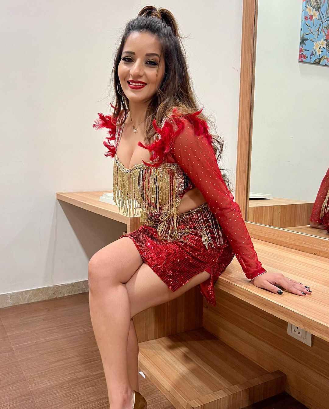 PHOTOS : வெள்ளி மலரே.. வெள்ளி மலரே! நடிகை அஸ்லி மோனாலிசாவின் லேட்டஸ்ட் க்ளிக்ஸ்.. | glamour ...