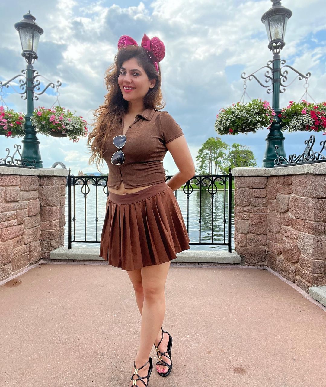 PHOTOS : சேலையில் சிலையாய்.. தாறுமாறு அழகில் பிக் பாஸ் ஷெரின் ...