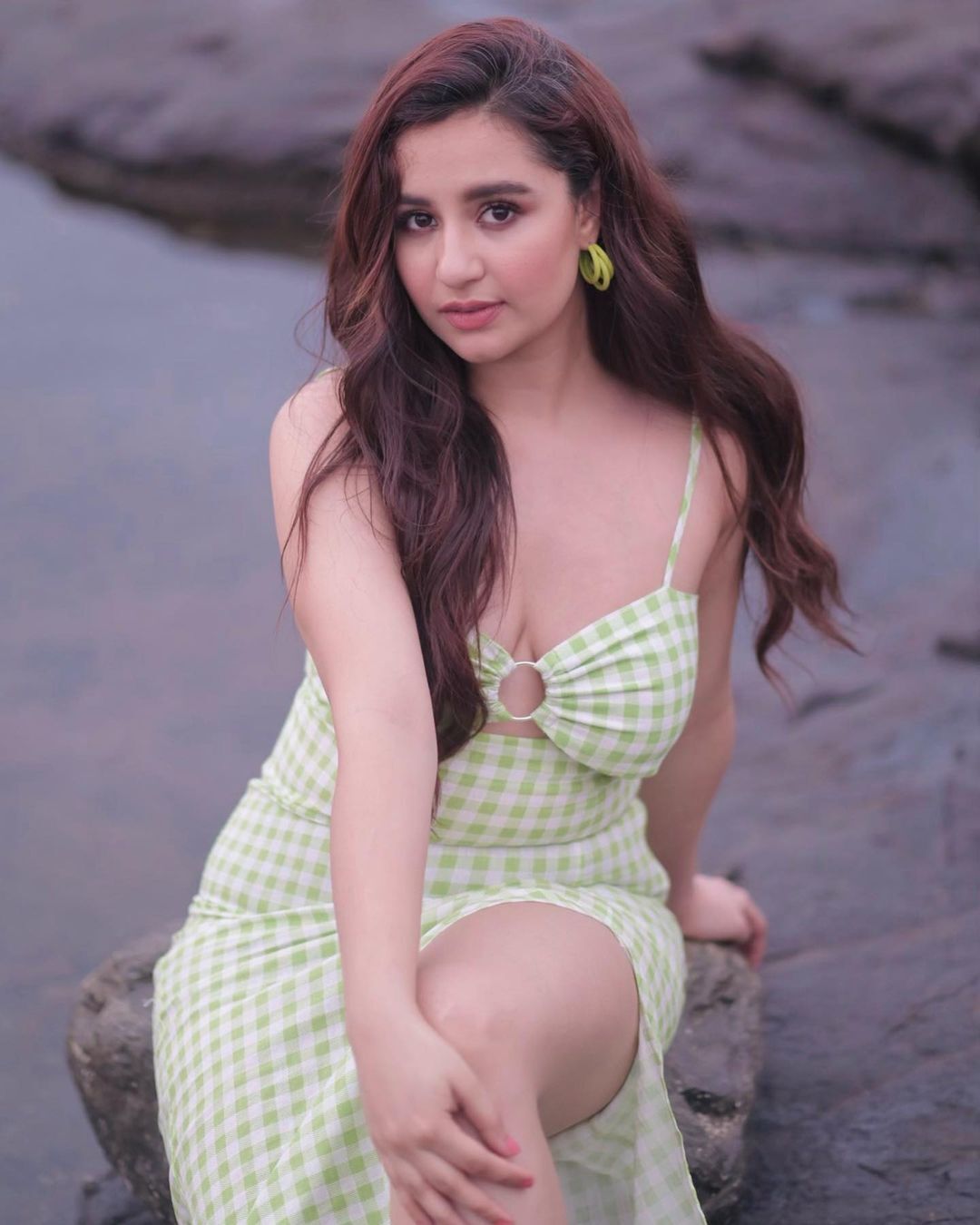 photos : டைட் டாப்பில் டக்கர் போஸ் கொடுத்த சனாயா பித்தவல்லா.. கிறங்கடிக்கும் நச் போட்டோஸ் இதோ ...