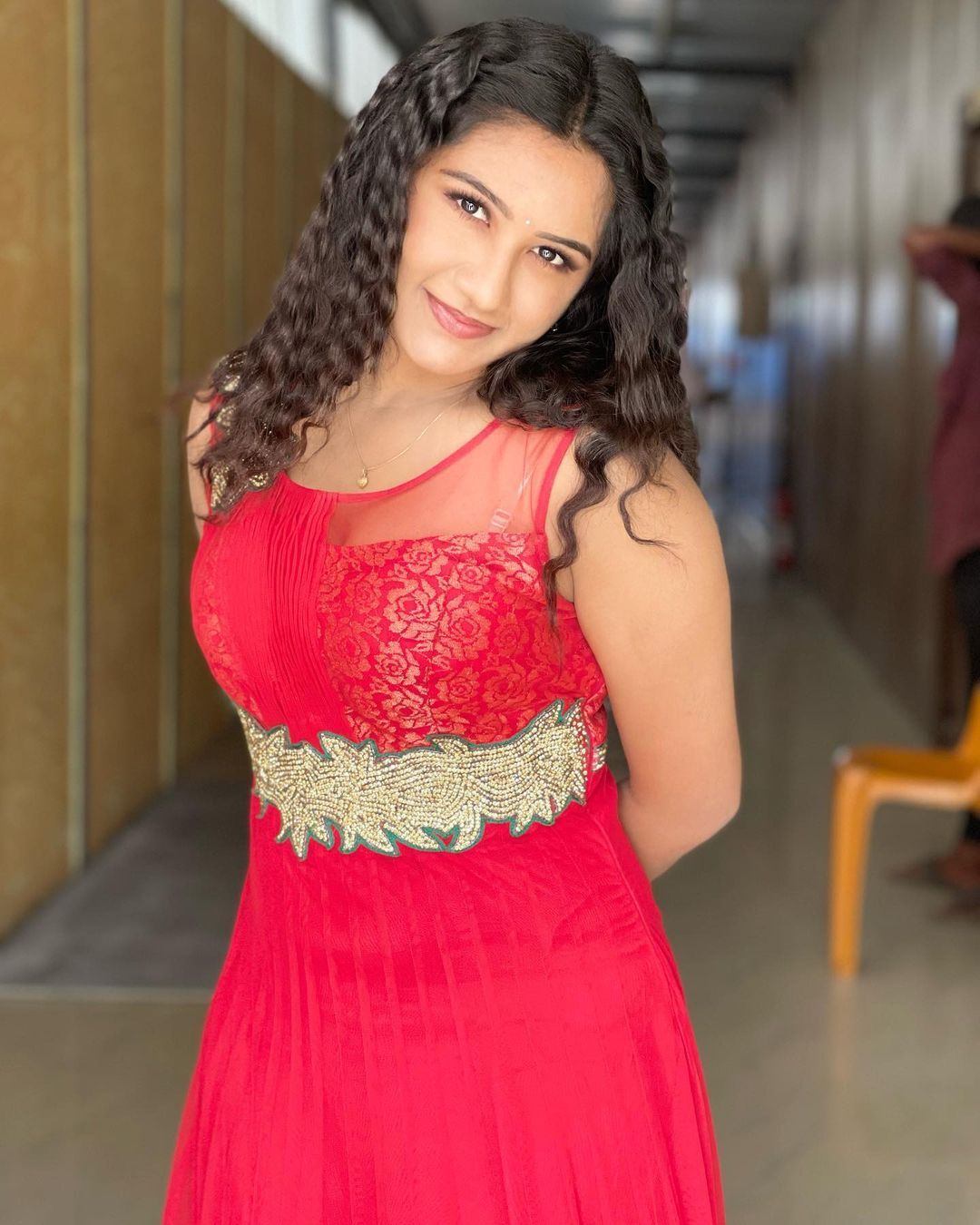 PHOTOS : சொப்பன சுந்தரி நான்தானே.. ரவீனா தாஹாவின் சொக்கவைக்கும் ...