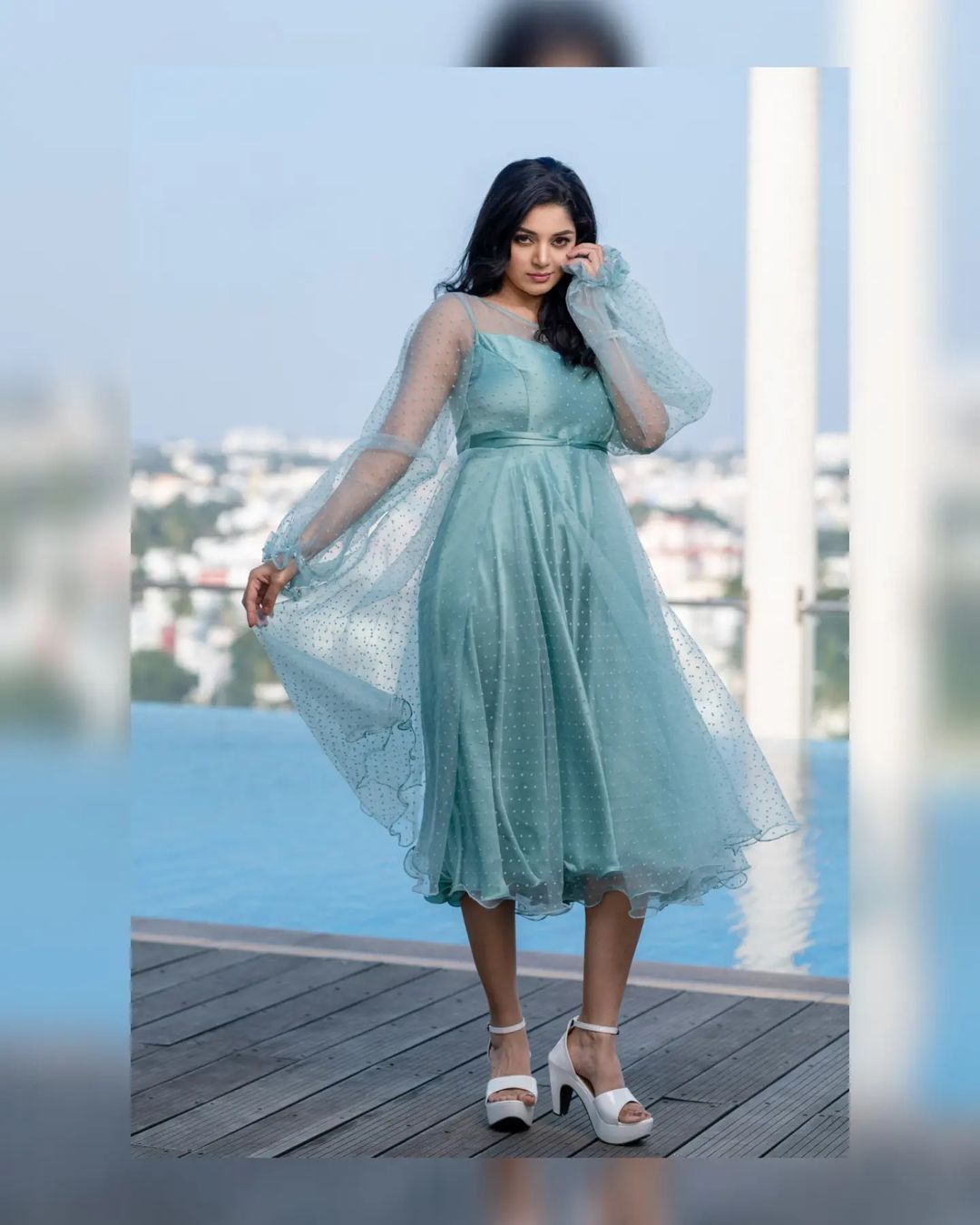 PHOTOS : கியூட் உடையில்.. குட்டி பெண்ணாக மாறிய பிக் பாஸ் சனம் ஷெட்டி ...