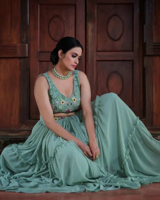 photos : பூச்சூடி, வெட்கத்தால் ரசிகர்களை ஈர்த்த ஹன்னா ரெஜி ...