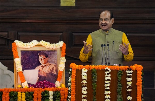PM Narendra Modi Pays Floral Tribute On 126th Birth Anniversary Of Netaji Subhas Chandra Bose ...