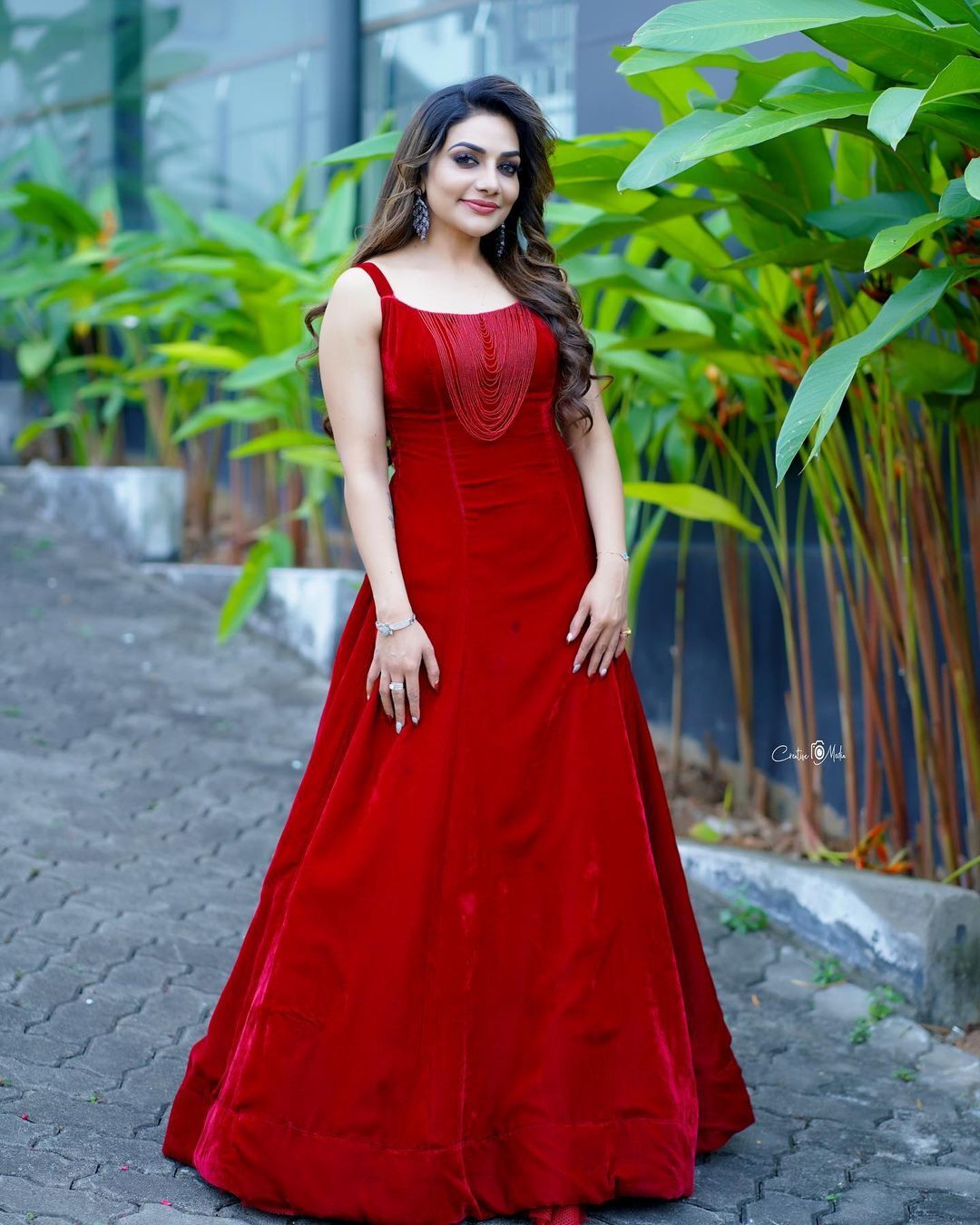 Rimi Tomy's Stylish Makeover in Red Colour Outfit Goes Viral on Social ...