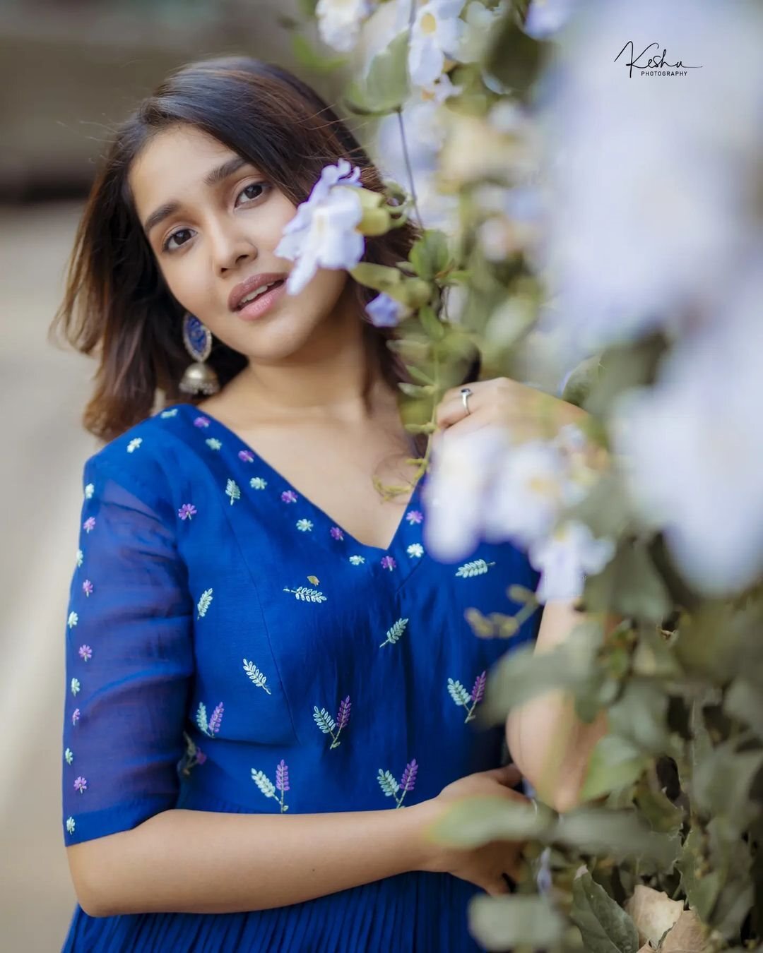 South Actress Anikha Surendran Look Gorgeous in Blue Gown for Upcoming ...