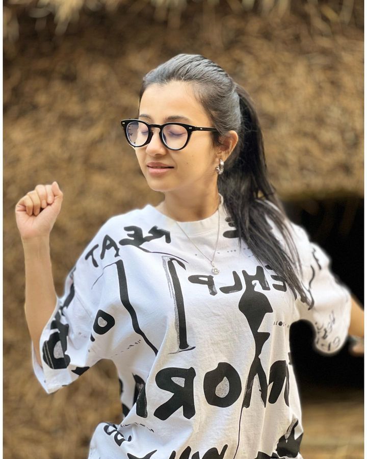 শাড়িতে অপরূপা হয়ে উঠেছেন মনামী ঘোষ, ভাইরাল ছবি | See actress Monami ...