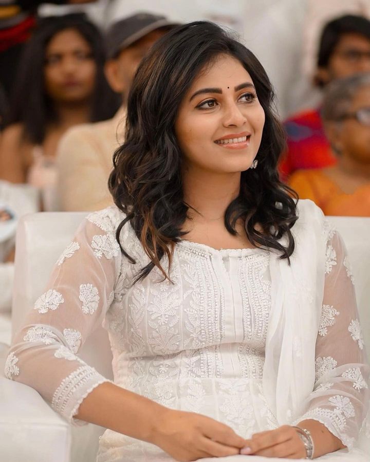 PHOTOS : தேவதையாய்.. மனதை கொள்ளையடிக்கும் அஞ்சலி.. | gorgeous pics of ...