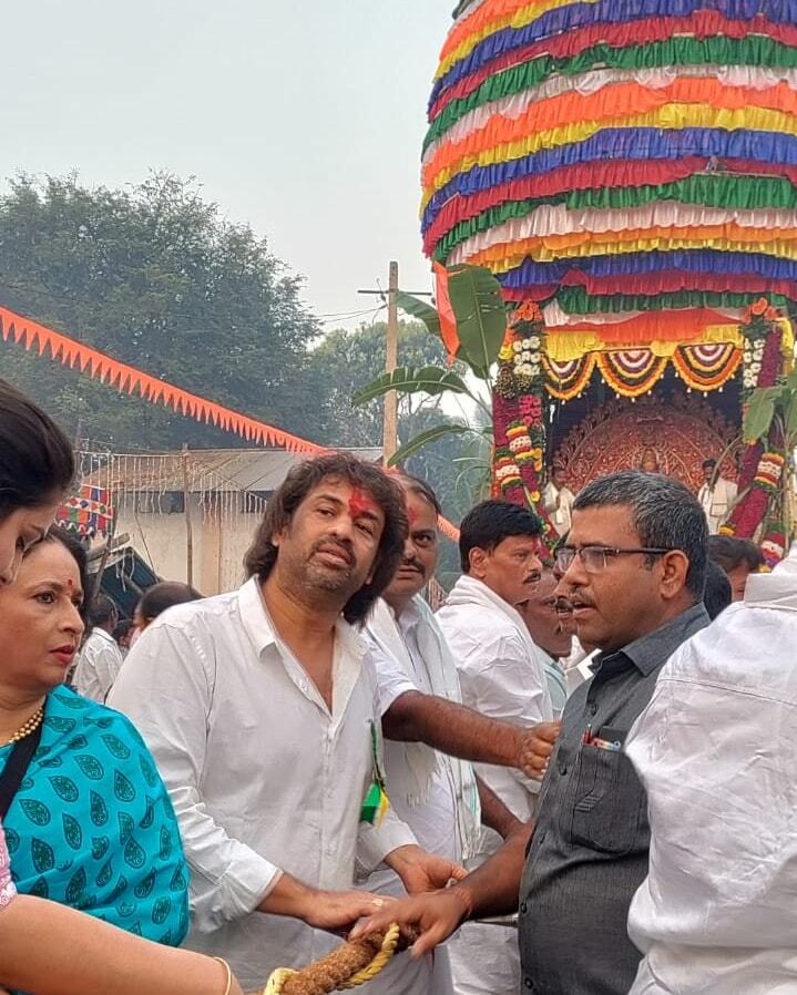 ದ್ಯಾಮವ್ವ ದೇವಿ ರಥೋತ್ಸವದಲ್ಲಿ ಡೊಳ್ಳು ಬಾರಿಸಿದ ಮಧು ಬಂಗಾರಪ್ಪ | Madhu ...