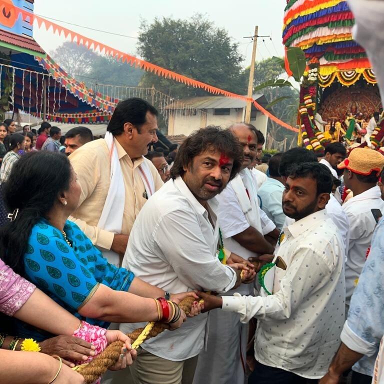 ದ್ಯಾಮವ್ವ ದೇವಿ ರಥೋತ್ಸವದಲ್ಲಿ ಡೊಳ್ಳು ಬಾರಿಸಿದ ಮಧು ಬಂಗಾರಪ್ಪ | Madhu ...