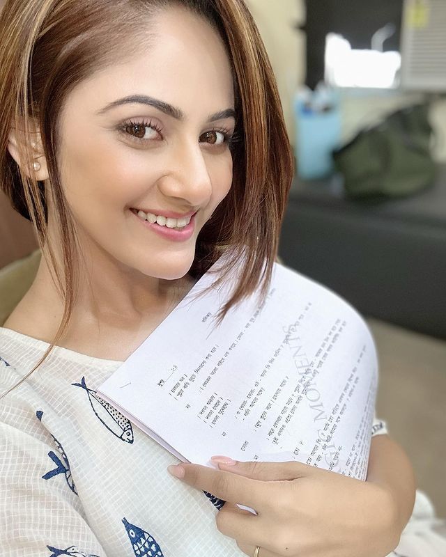 শাড়িতেও আরও মোহময়ী লাগছে অভিনেত্রী তৃণাকে, দেখুন ছবি | latest ...