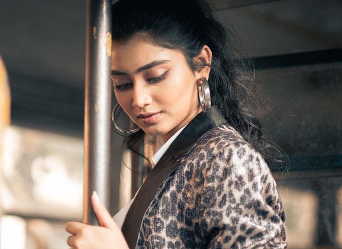 নতুন লুকে ইন্টারনেট কাঁপাচ্ছেন জগদ্ধাত্রী খ্যাত অঙ্কিতা, নিমেষে ভাইরাল ছবি | Television astress ...