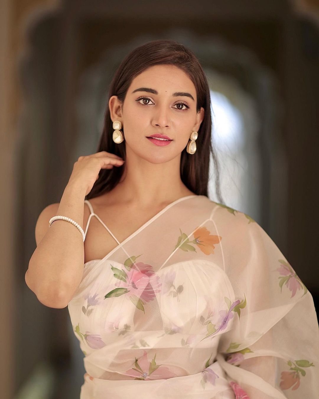 डांसर मुक्ति मोहन साड़ी लुक में लगी बेहद खूबसूरत, तस्वीरें देखकर फैंस हुए बेताब | dancer mukti ...