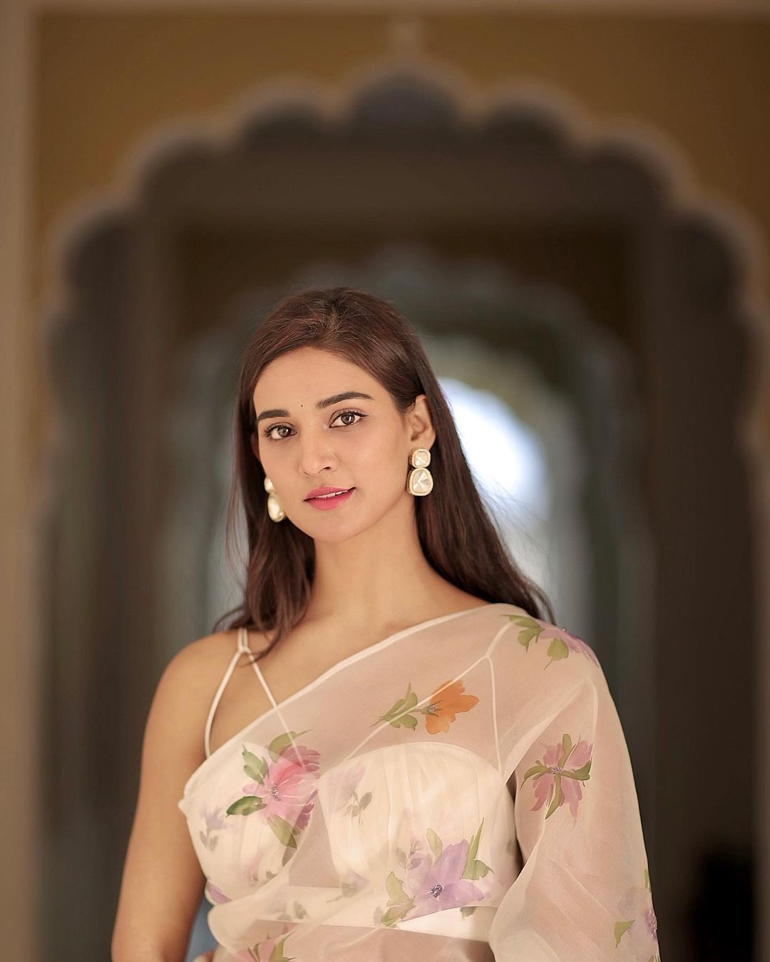 डांसर मुक्ति मोहन साड़ी लुक में लगी बेहद खूबसूरत, तस्वीरें देखकर फैंस ...