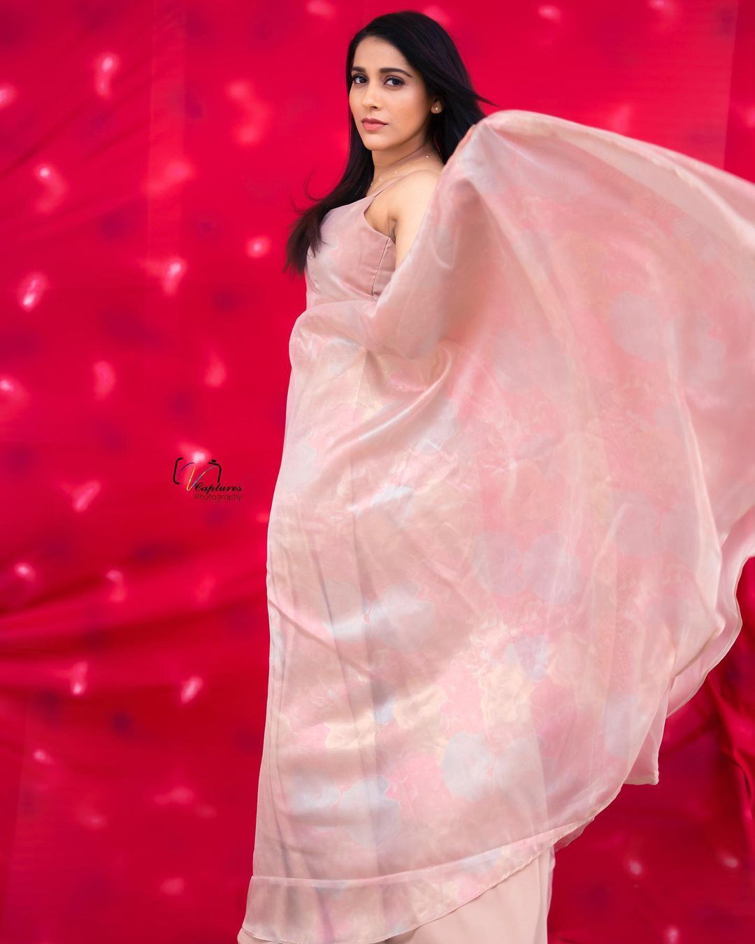 రష్మీ గౌతమ్ అందాల రచ్చ.. చూపులతోనే మైకం తెప్పిస్తున్న సుందరి ...