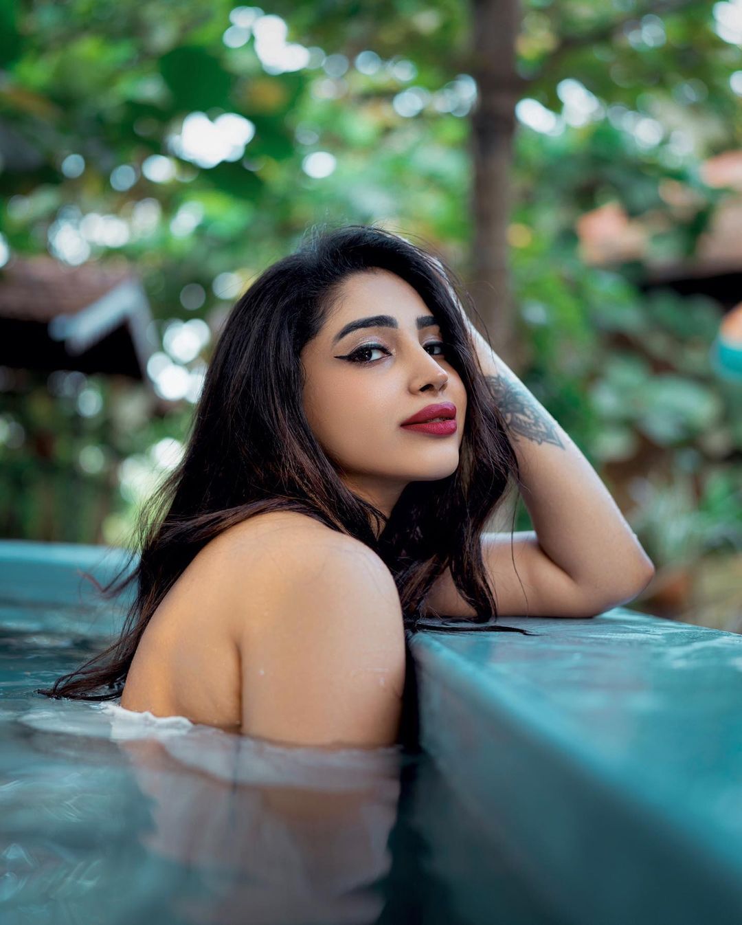 Actress Ameya Mathew's New Stunning Swimming Pool Looks From Varkala Goes Viral On Instagram ...