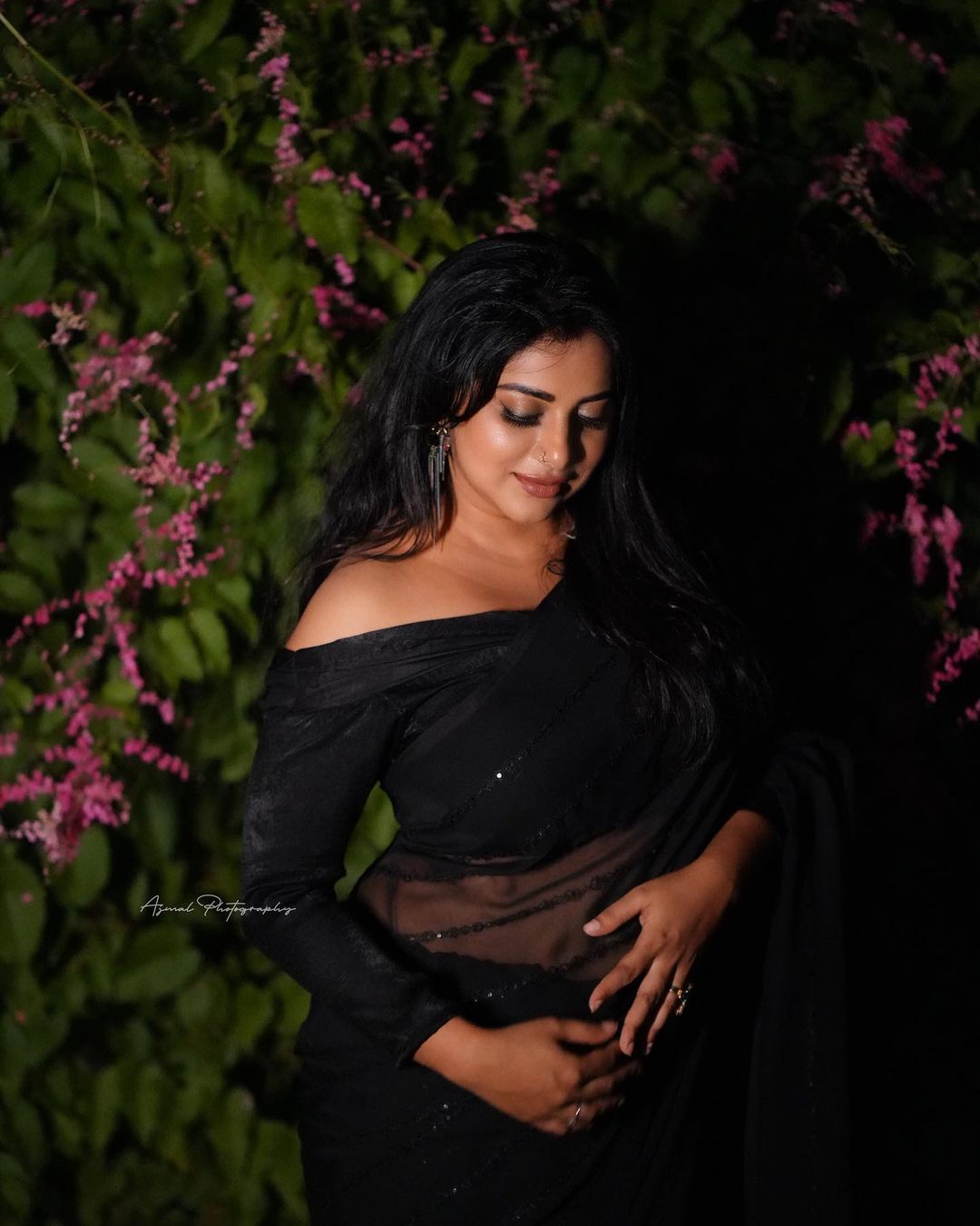 Actress Anna Rajan's Glamorous Makeover in Black Saree Made Wow Among ...